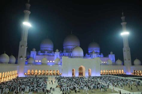 جامع الشيخ زايد الكبير يستقبل أكثر من مليون و400 ألف مصل وزائر في رمضان