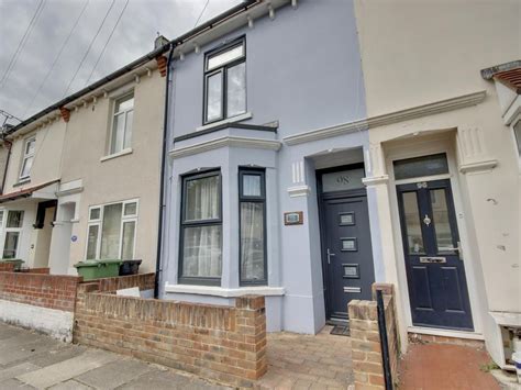 2 Bed Terraced House For Sale In Knox Road Portsmouth Po2 £220 000