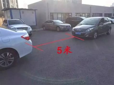 停车时，判断不了前后车的距离？学会这招，100 停到位！ 凤凰网汽车 凤凰网