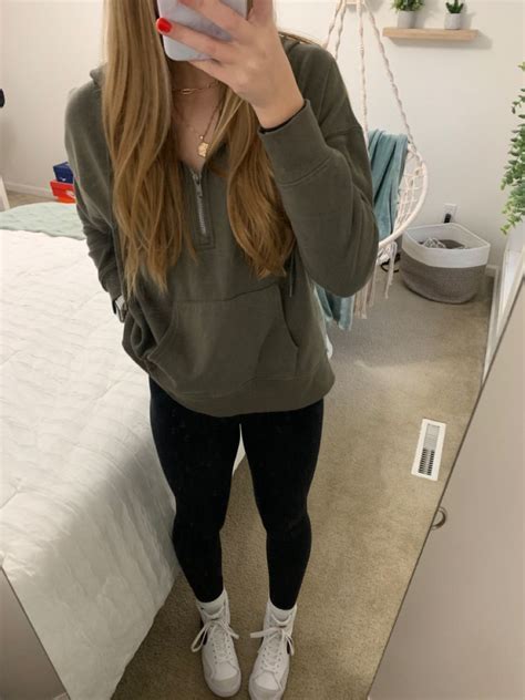 Pin By Ellie Buraczewski On F I T C H E C K K K Simple Outfits For