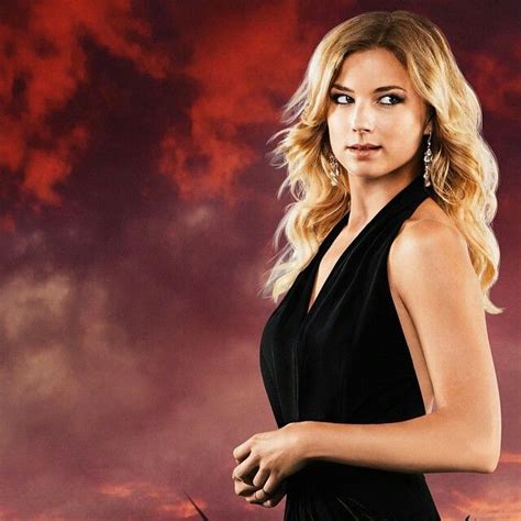 Emily Vancamp Aka Emily Thorne Revenge Season 4 Revenge Series Emily