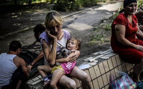 Ukraine Fighting Reaches Donestk Kiev Urges Rebels To Let Civilians