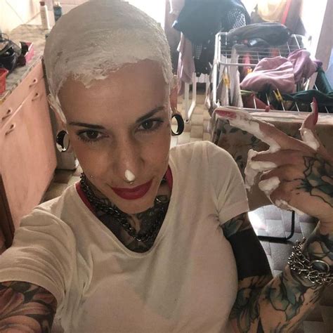 Pin Di David Connelly Su Bald Women Covered In Shaving Cream 2