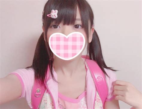 【画像】女子小学生がtwitterでスカートをめくってﾊﾟﾝﾂを見せてる… ブログって楽しい