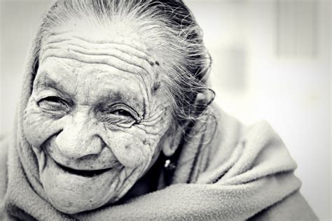 무료 이미지 남자 사람 검정색과 흰색 여자 화이트 사진술 늙은 초상화 단색화 할머니 닫다 얼굴 조각