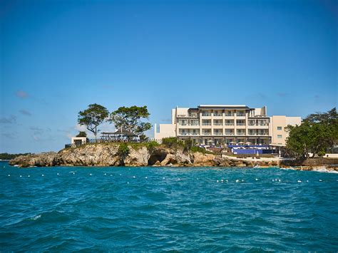 Au Naturale Resorts