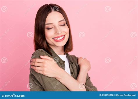 Photo Of Cute Bob Hairdo Young Lady Hug Herself Wear Green Shirt