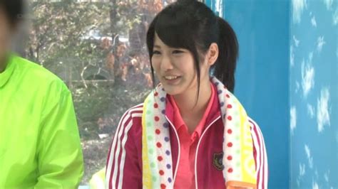 マジックミラー号 スポーツ系サークルの先輩と後輩女子大生がカーテン1枚隔てて2組同時にhなゲームで盛り上がったら、隣同士なのにカラダが疼いて声
