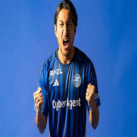 初のj1へ！fc町田ゼルビアが2024新ユニフォームを発表 「細ストライプ」に強豪感が漂う 2024年1月4日掲載 ライブドアニュース