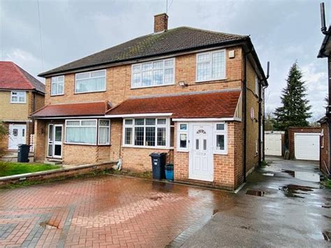 Freshwell Avenue Chadwell Heath Rm6 3 Bed Semi Detached House For Sale