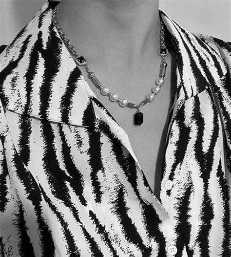 4 Interesting Reasons Why Are Guys Wearing Pearl Necklaces A Fashion Blog