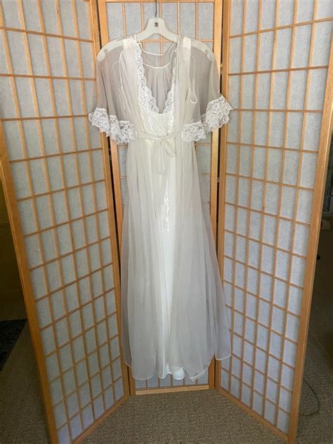 Vintage 1960s White Peignoir Gem
