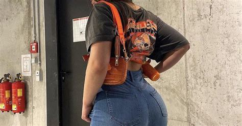 Her Ass Looks Amazing In Those Jeans 9gag