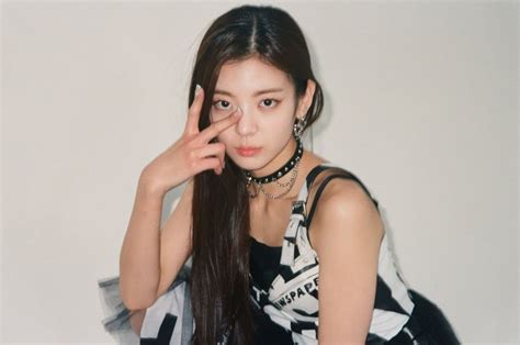 Pin By Chny On 『 Itzy 있지 』 Itzy Girl Kpop Girls