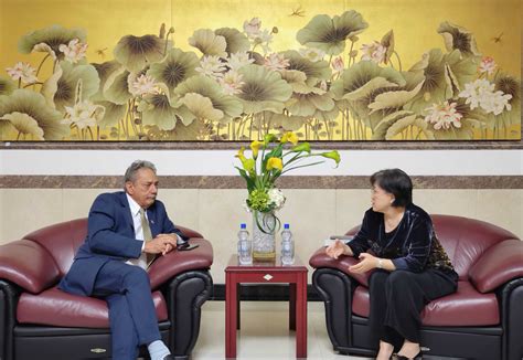 驻塞舌尔大使林楠会见塞国民议会议长曼西安纳