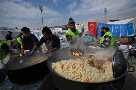Miracle Rescues As Turkey Syria Quake Death Toll Tops 25 000