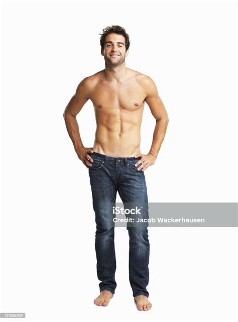 上半身裸セクシーな男性ポーズをとる ストックフォト・写真素材 121356359 Istock