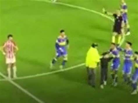 Quién Es El Nene Que Invadió El Campo Para Festejar Un Gol De Boca Y