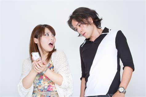 【夢占い】見られる・見つめられる夢の意味15こ！視線 部屋 トイレ 携帯 通帳など！ Yotsuba[よつば]