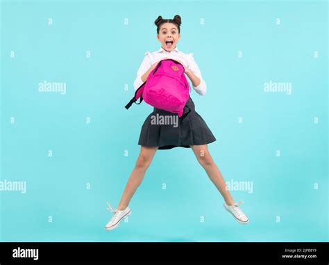 Adolescente Asombrado De Vuelta A La Escuela Adolescente En Uniforme