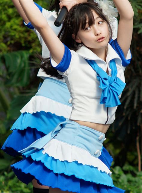天使すぎると噂の福岡アイドル橋本環奈のショートパンツ開脚パンチラ みんくちゃんねる
