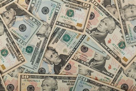 Dólar Sobe Para R 5 39 E Bolsa Cai 3 35 Após Discurso De Lula
