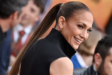 Jennifer Lopez Debuts Bold Hair Transformation In New Selfies Parade