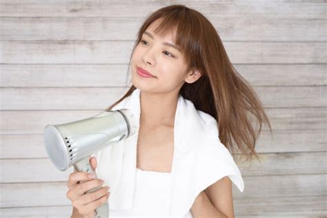 下からドライヤーをかけるのはng？ 知らなきゃ損 正しいヘアケア講座