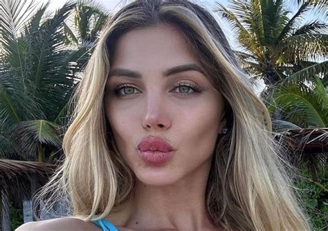Romina Malaspina Posó Con Una Jugada Microbikini Y Enamoró A Sus Seguidores