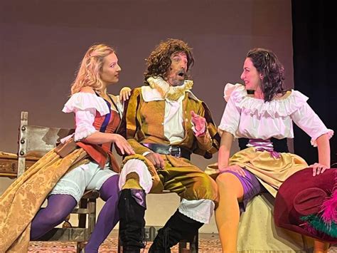 Sacedón Respondió Al Teatro Lleno En La Casa De La Cultura Para Ver La