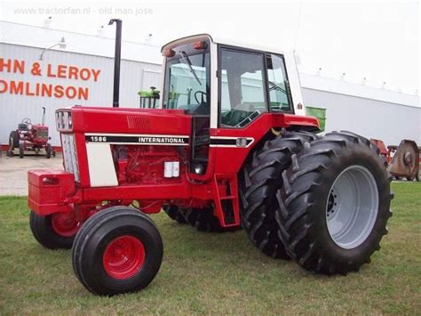 International Harvester Tractors International Harvester 1586