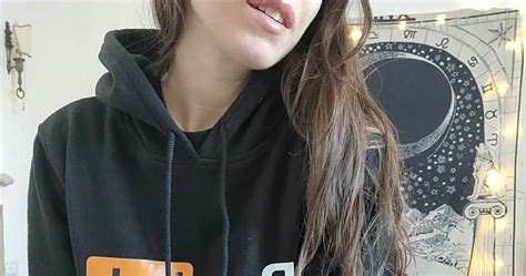 Cutie Sara Sfrattata Da Casa Perché Fa Porno Su Onlyfans Prn Nauti