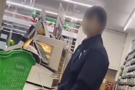 レジに立ちながら「漏らしました！」ファミリーマート女性店員の“おもらし”バイトテロ動画が大炎上！ ネットでの「人物特定」は時間の問題か