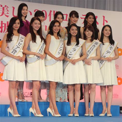 第2回ミス美しい20代コンテスト受賞者お披露目記者発表会」＞（前列左から）鈴木佳奈さん、豊田百佳さん、遠藤菜摘さん、川瀬莉子さん、吉倉菜美さん