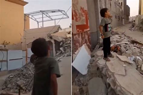 شاهد طفل يرفع الأذان فوق ركام منزله المدمر بغزة أخبار الجزيرة نت