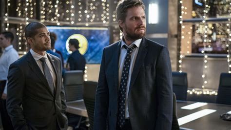 Suits L A Arrow Star Stephen Amell Tapped To Lead Spinoff Pilot