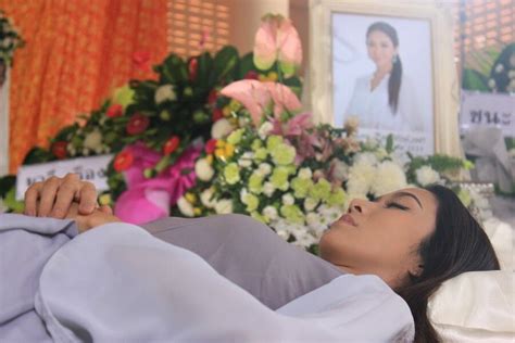 Beautiful Girls In Their Caskets Woman In Her Open Casket Daftsex Hd