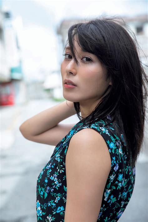 “18禁グラドル”金子智美「最高の1冊に」最新写真集、発売1週間で重版 芸能写真ニュース 日刊スポーツ