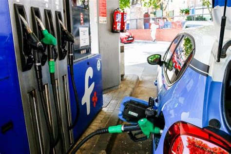 Los Carburantes Registran Nuevos Mínimos Anuales Tras Abaratarse Hasta