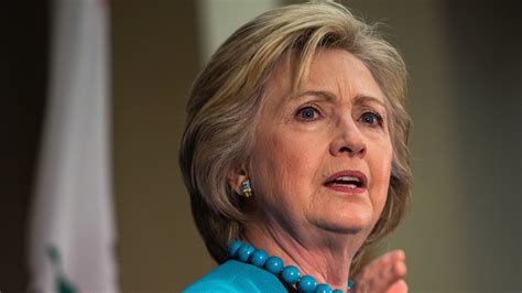 Hillary Clinton Targets Republicans Turned Off By Donald Trump The