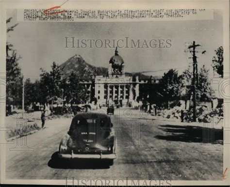 1950 Press Photo Gen Douglas Macarthur Car Approaches The Capitol Buil