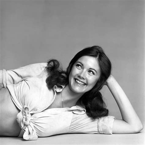 33 Gorgeous Black And White Photos Of Lynda Carter In The 1970s