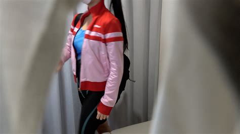 水泳部更衣室の風景 そびえたつ胸峰を持つ学生スイマーの着替え Next動画、net動画
