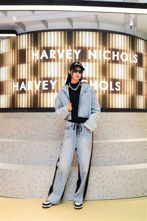 【実績・香港】 モデル松村佳奈 ️ Hervey Nichols 海外でファッションモデルとして活躍