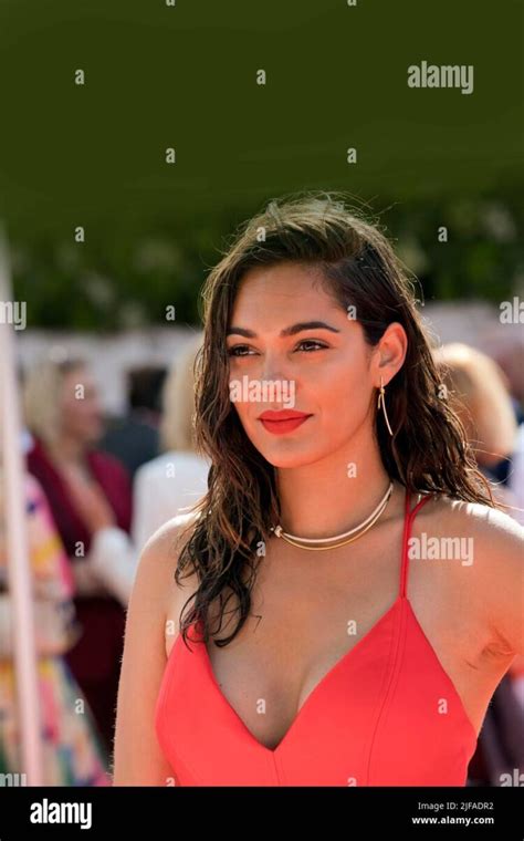 9 Hot Sexy Nilam Farooq Bikini Pics