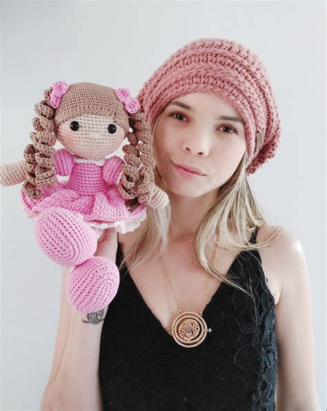 Boneca Amigurumi E Gorro De Crochê Boneca De Crochê Padrão De Boneca