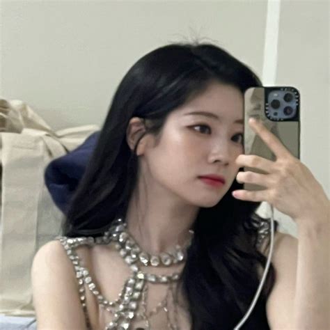 Dahyun Twice Mirror Selca Dark Icon Lq Pfp