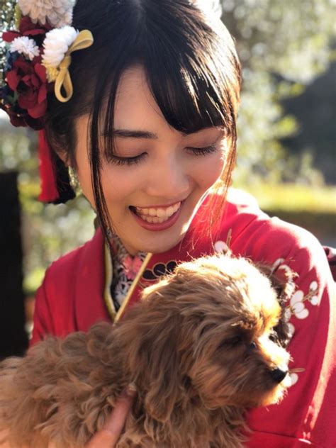 静岡ジン🍥 On Twitter 今日11月15日は きものの日。 水谷果穂 さん。犬も彼女も、かわいいのう。 Amzn