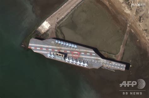 イラン、ペルシャ湾で軍事演習 米空母の実物大模型を攻撃 写真10枚 国際ニュース：afpbb News