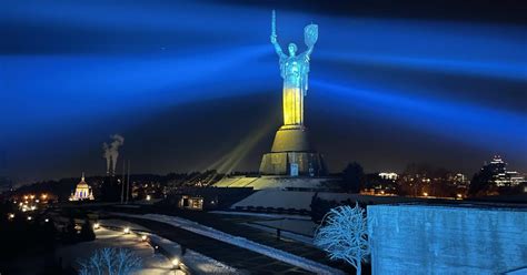 Kyiv Rethinks Soviet Era Monuments To Russian Ukraine Unity Los
